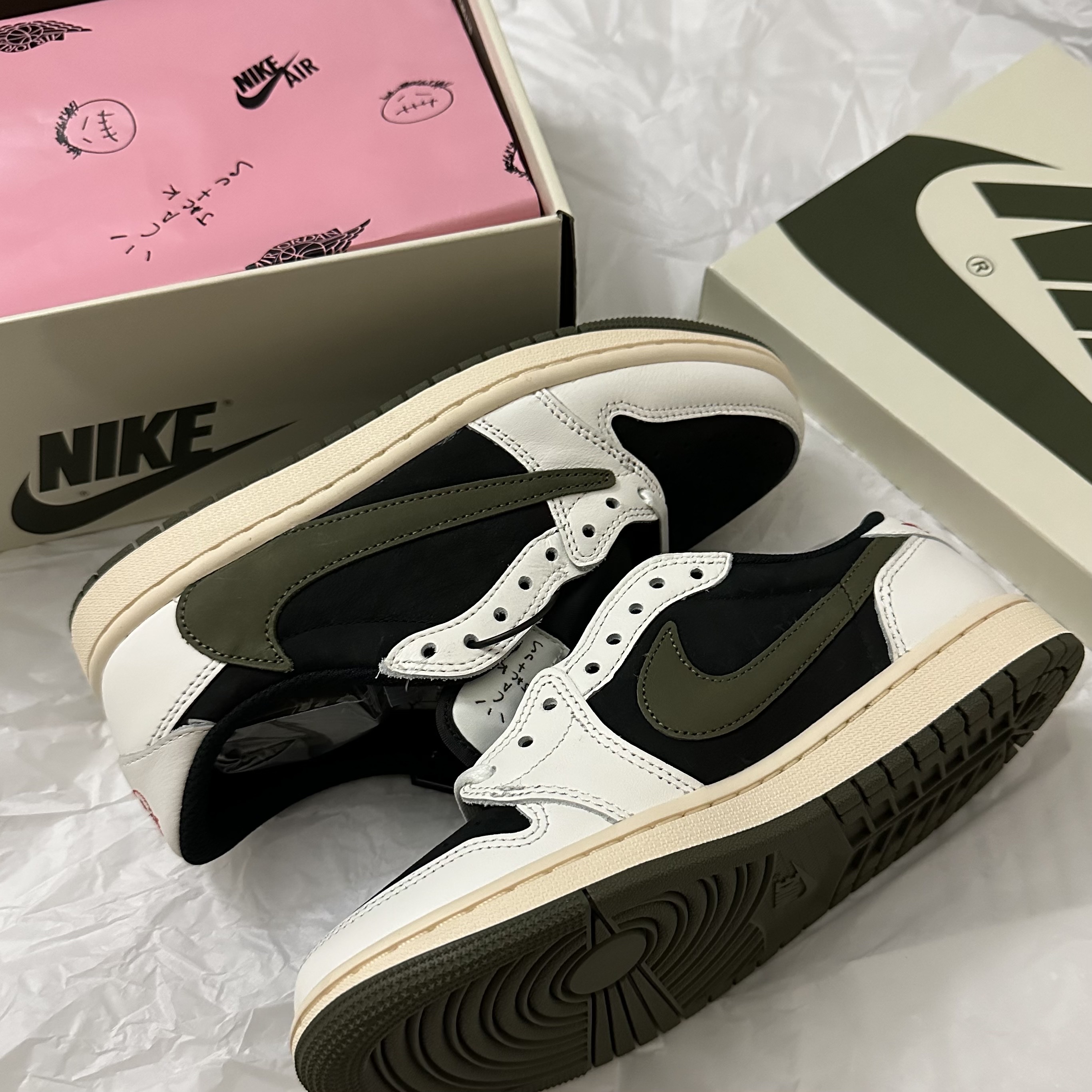 조련 (@jo_ryeon) 님의 게시물 | KREAM