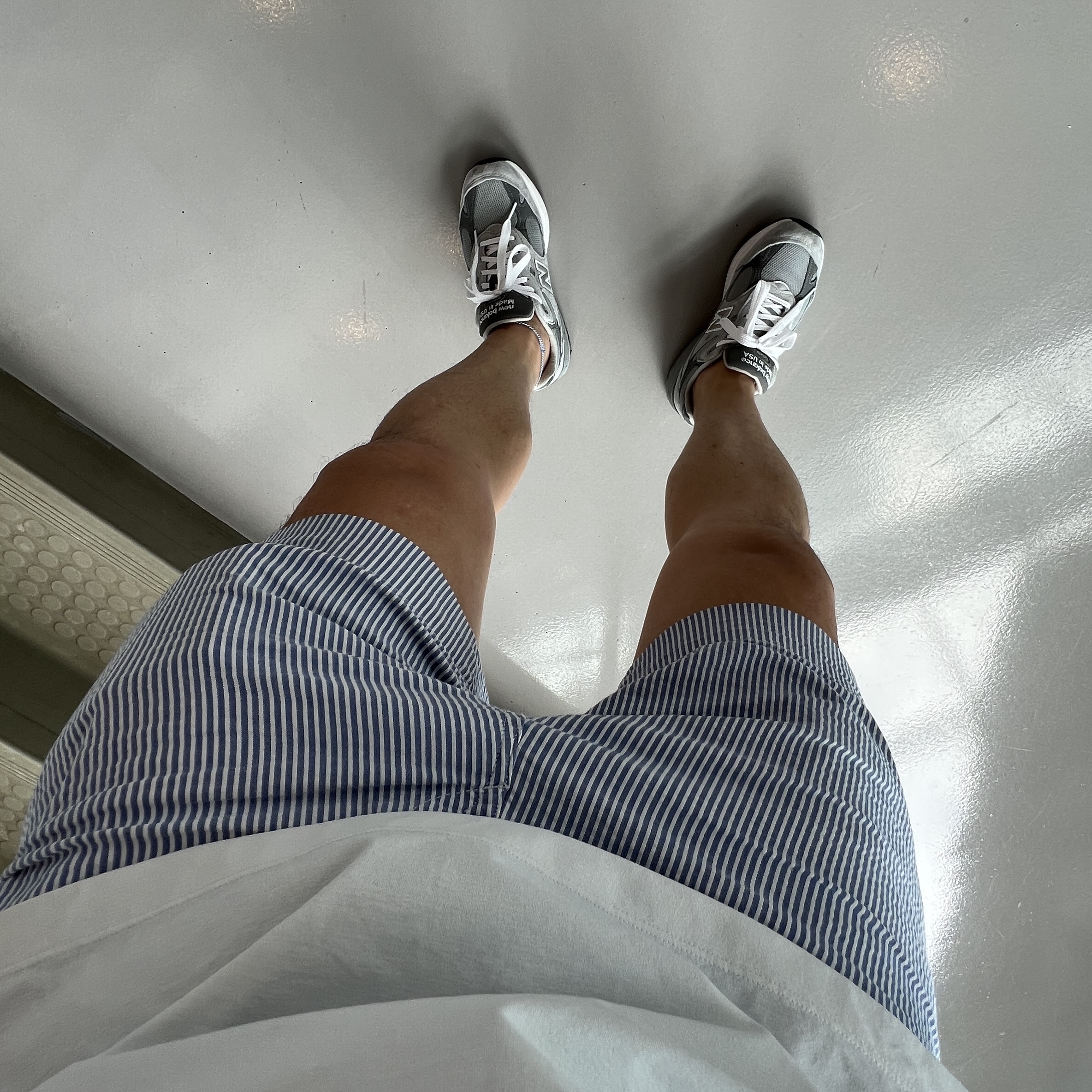 난 왜 991이 더 예쁜거 같지… | KREAM