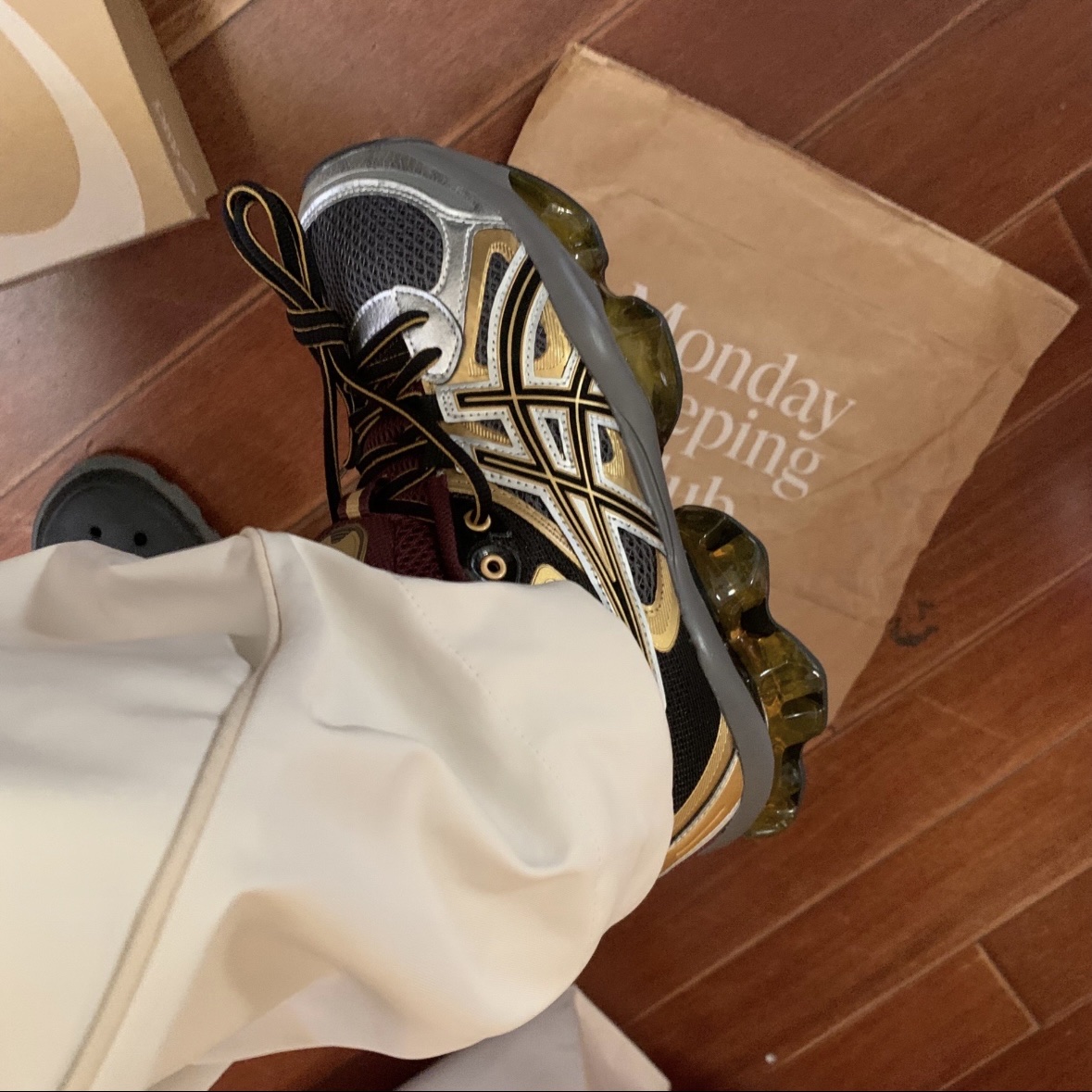 Grey (@luck.gr.ey) 님의 게시물 | KREAM