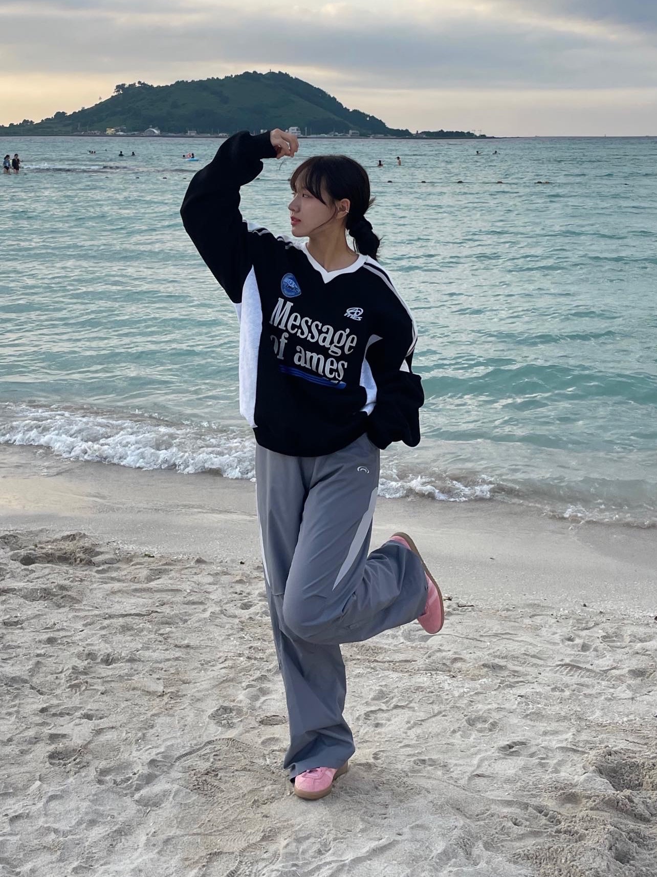 나옹 (@naongs2) 님의 게시물 | KREAM