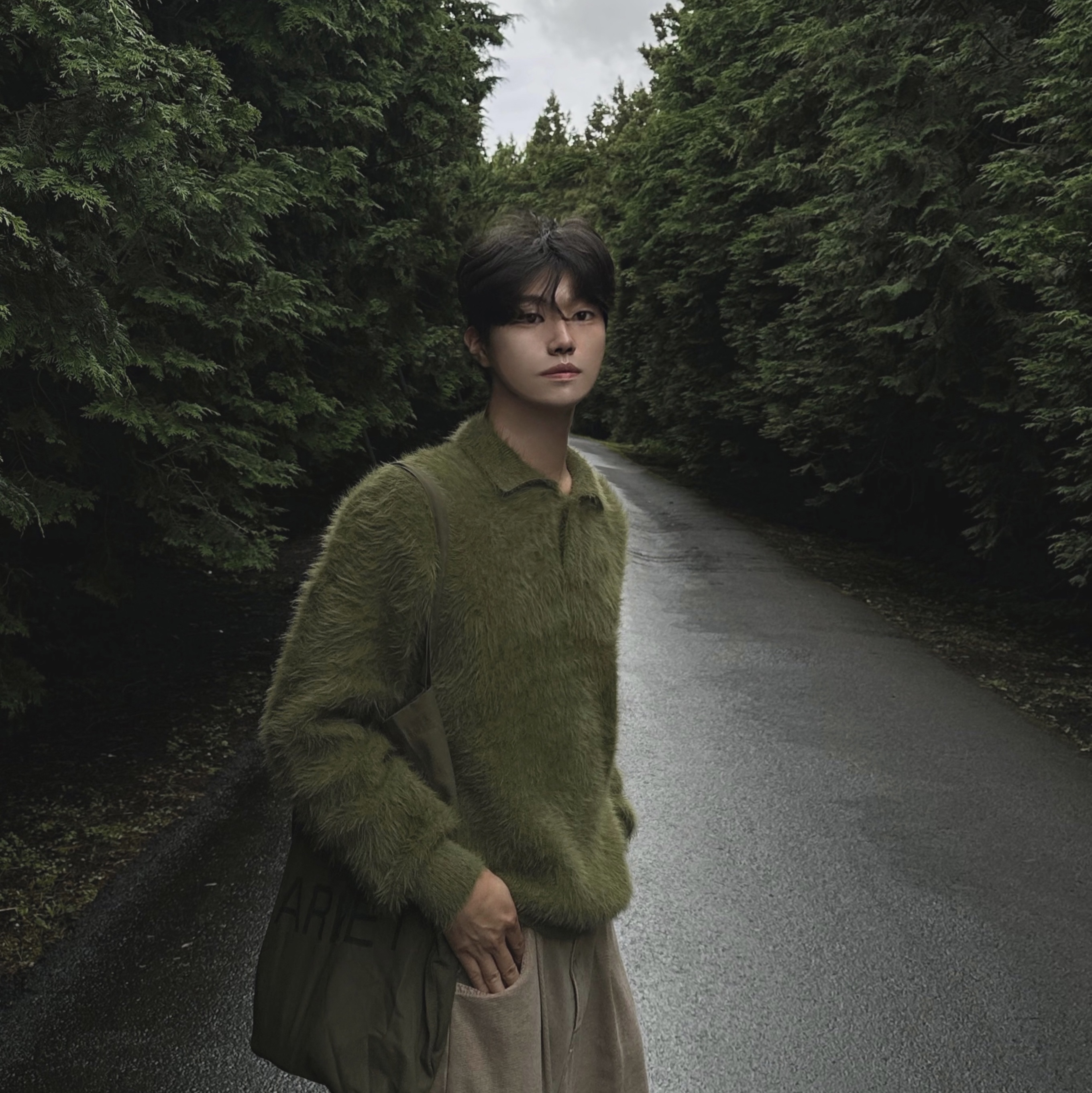 자연의 톤을 담은 클락스 코디🌳 | KREAM