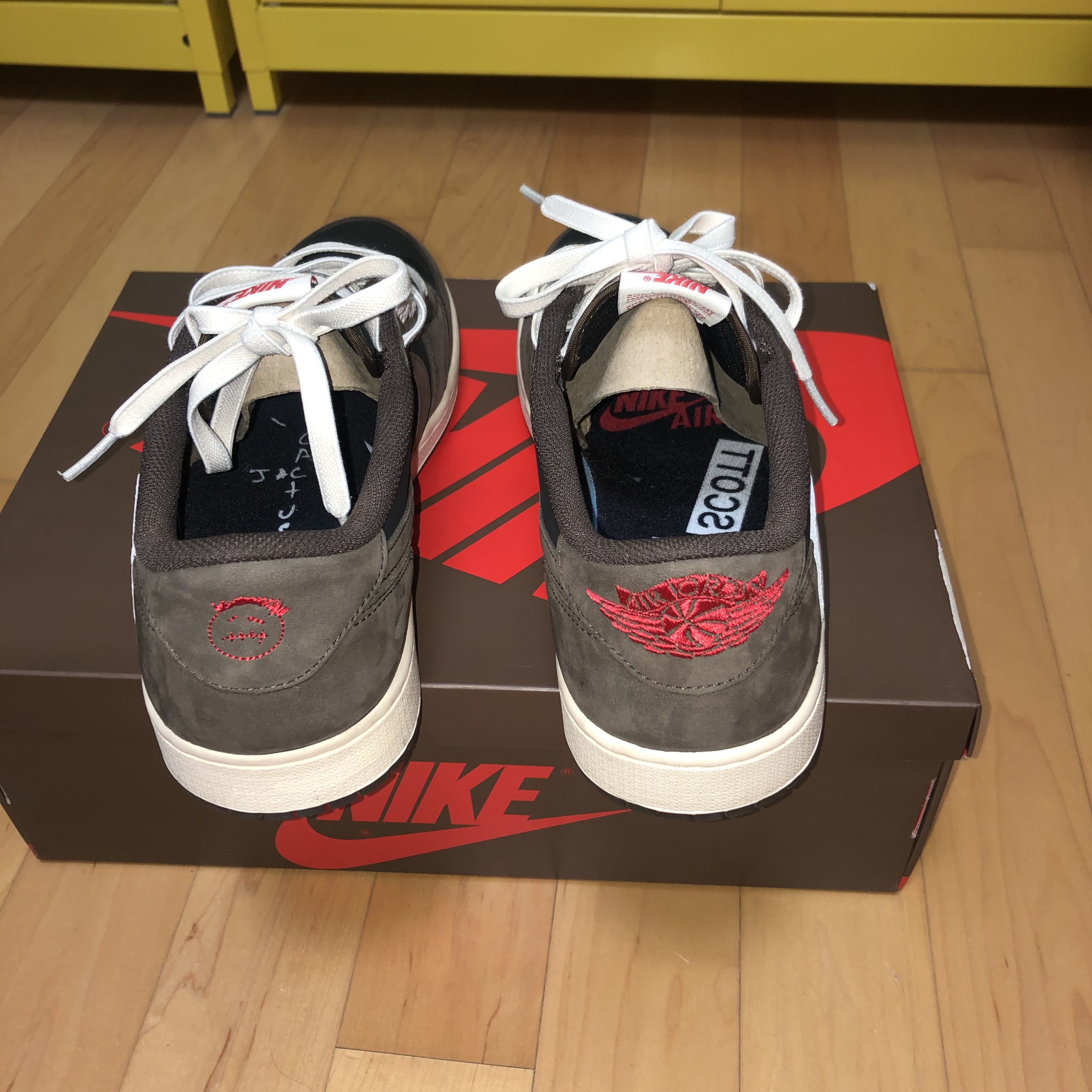 스바 (@seuba1) 님의 게시물 | KREAM