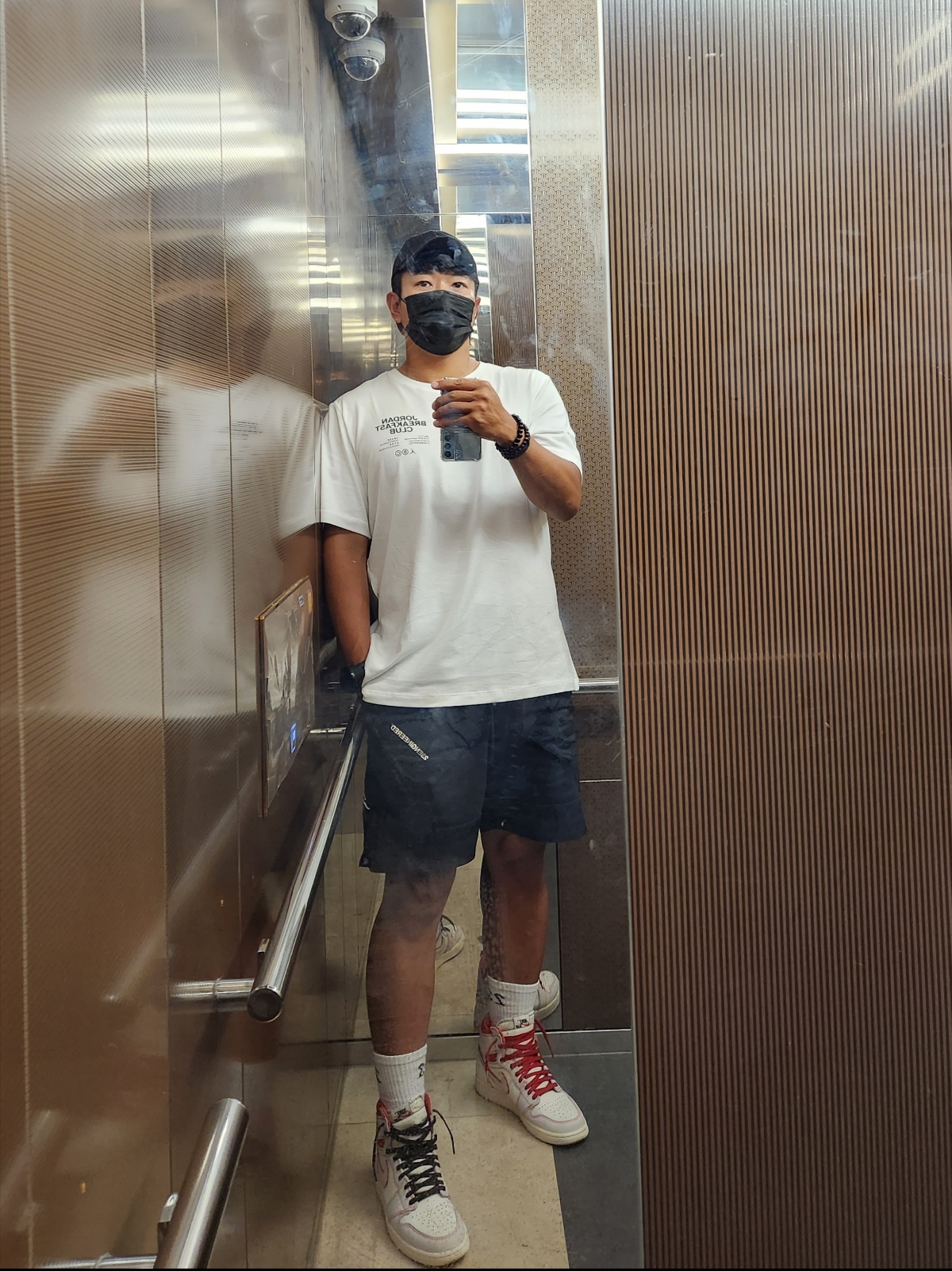 간만의 비주류 | KREAM