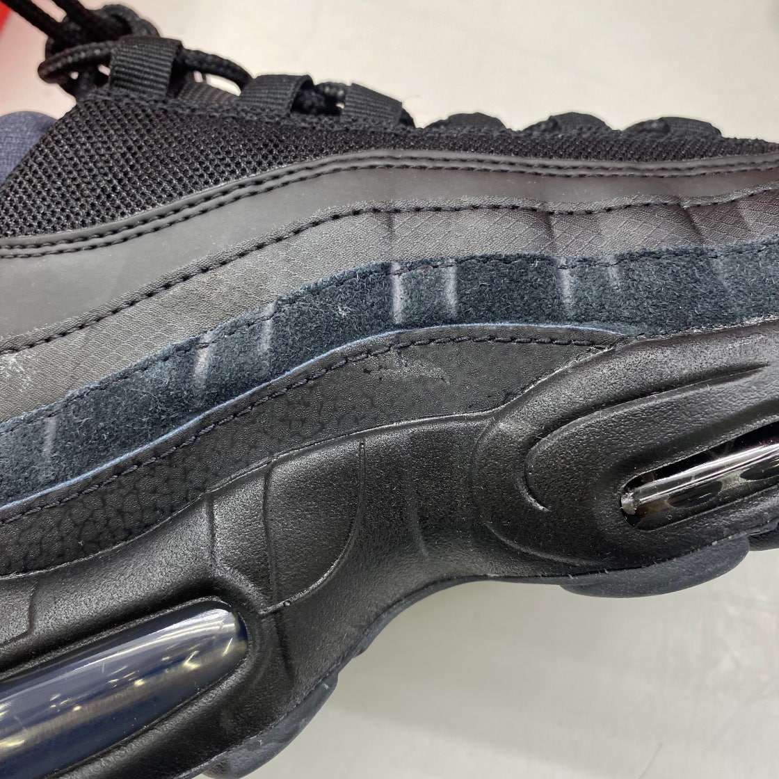 나이키 에어맥스 95 에센셜 트리플 블랙 2020 | KREAM