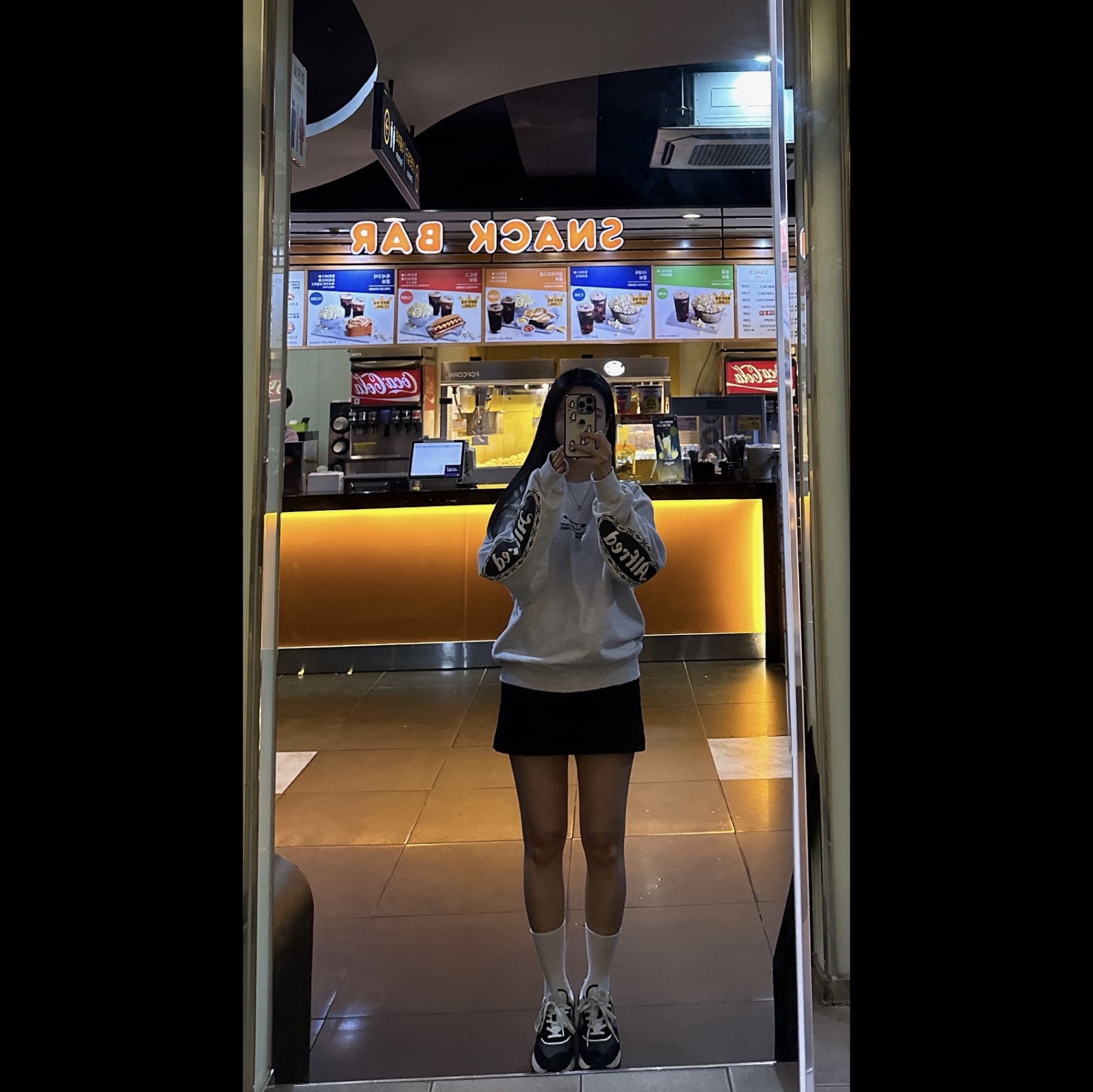 비오는날은 영화관 🍿 | KREAM