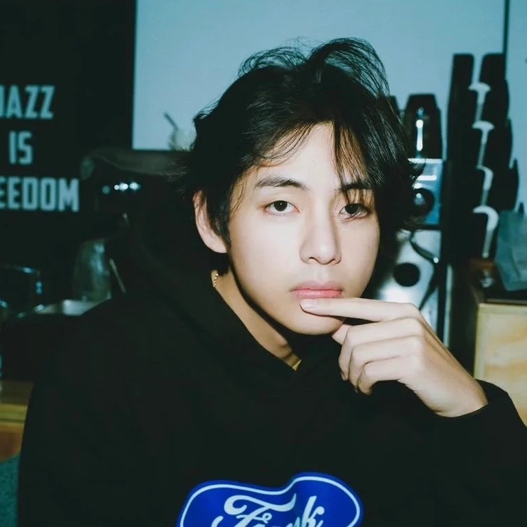 BTS 뷔 착장 후드💙 | KREAM