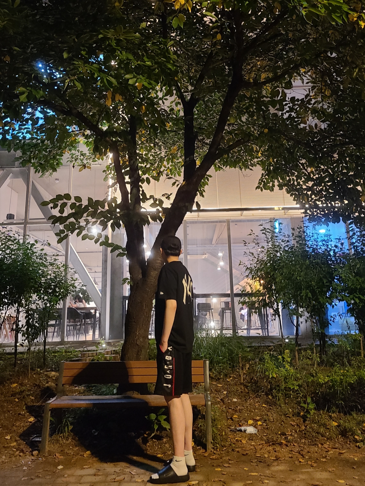 습한 여가을 | KREAM