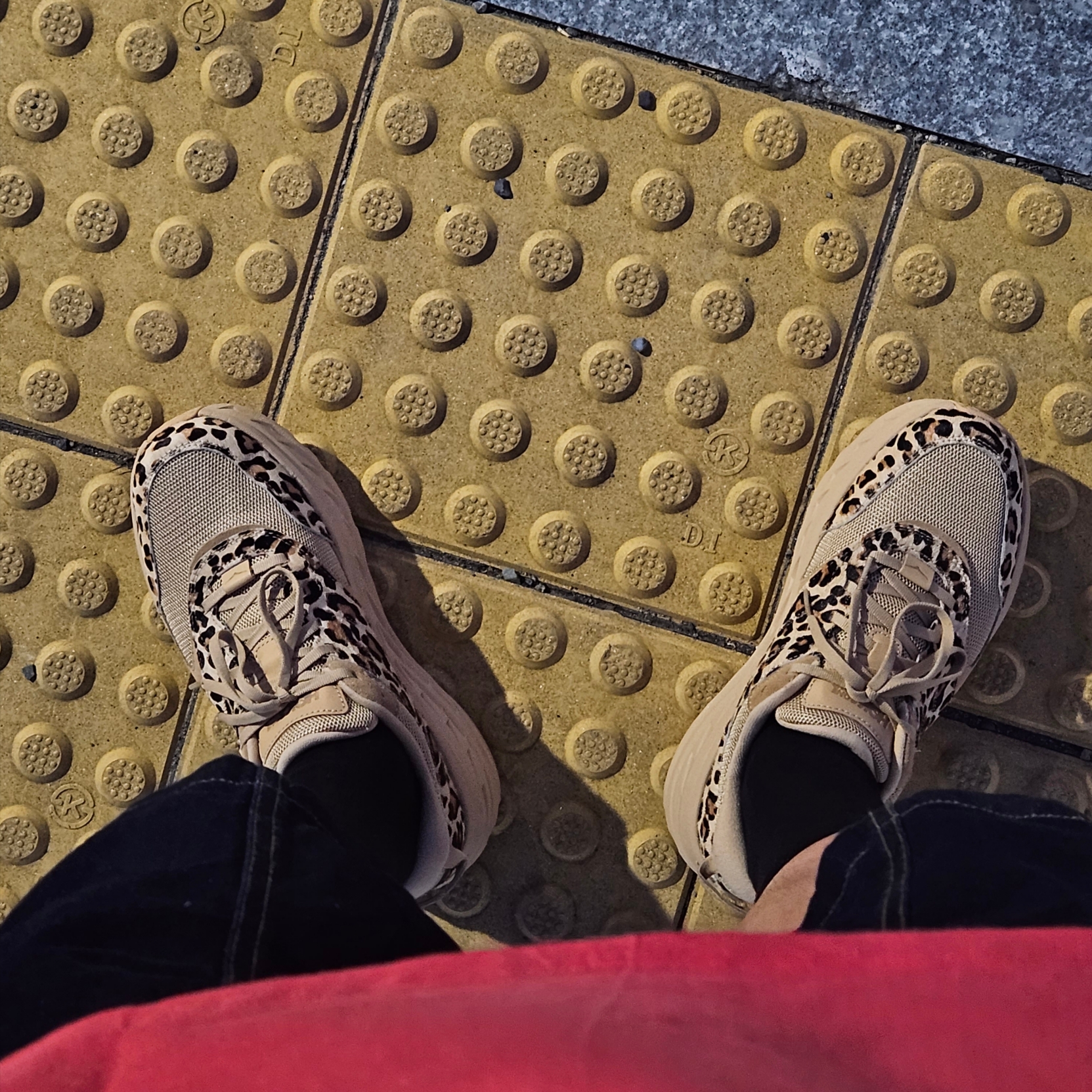 맹이 (@maeng_e) 님의 게시물 | KREAM