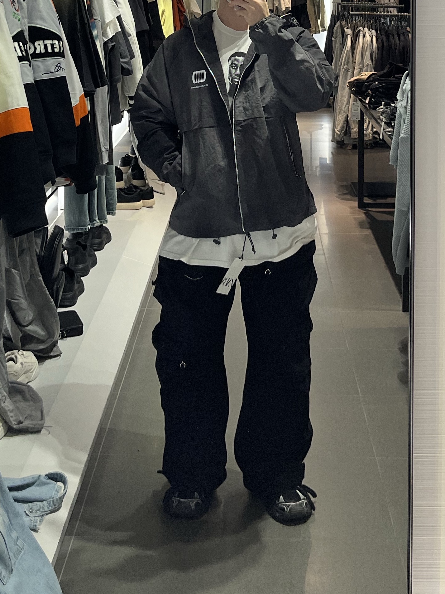 ? (@jhkk__) 님의 게시물 | KREAM