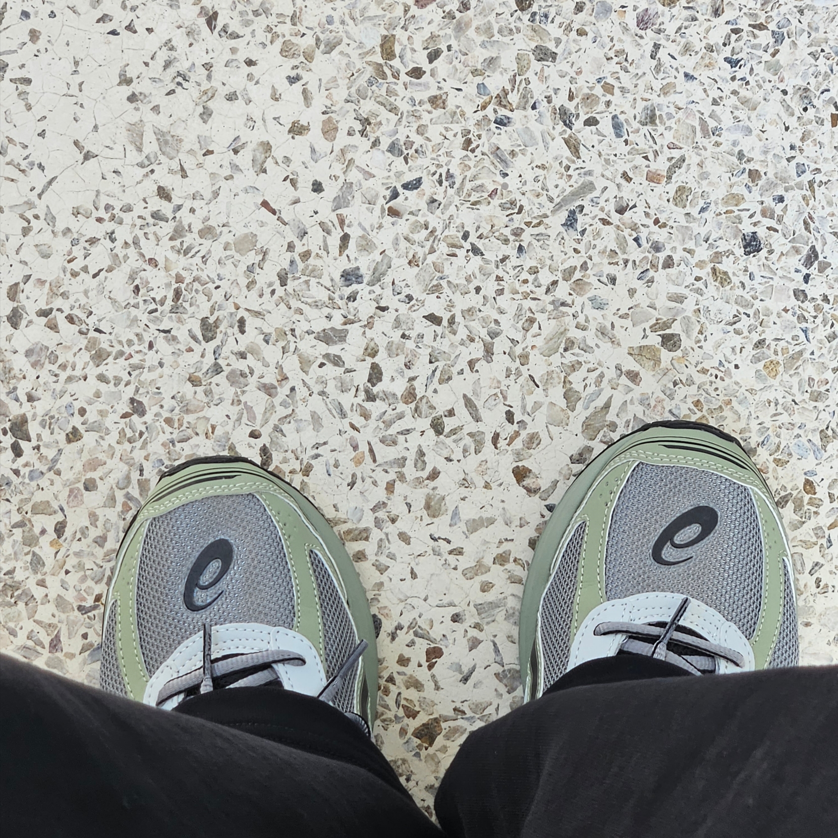 (@4onfr8rf) 님의 게시물 | KREAM