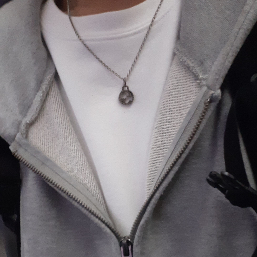 (@macaronron) 님의 게시물 | KREAM