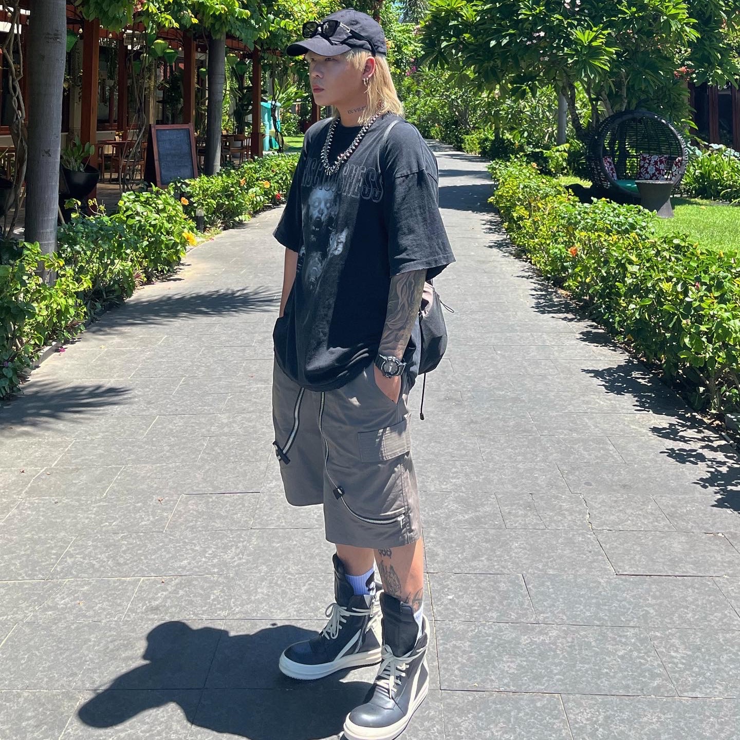 징기 (@jingy) 님의 게시물 | KREAM