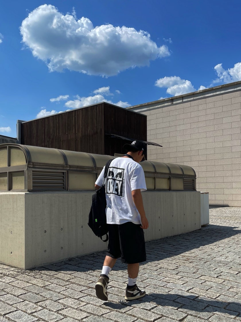 등에도 눈있다😎😎 | KREAM