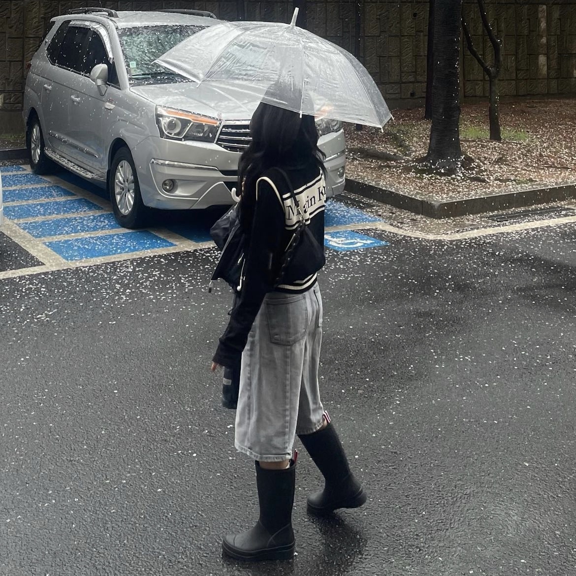 혜링 (@h._.vely) 님의 게시물 | KREAM