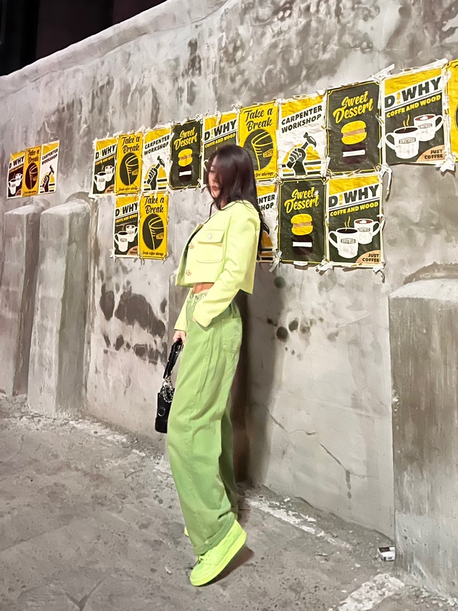 꿀벌이🐝 이지유 (@amelia_v) 님의 게시물 | KREAM