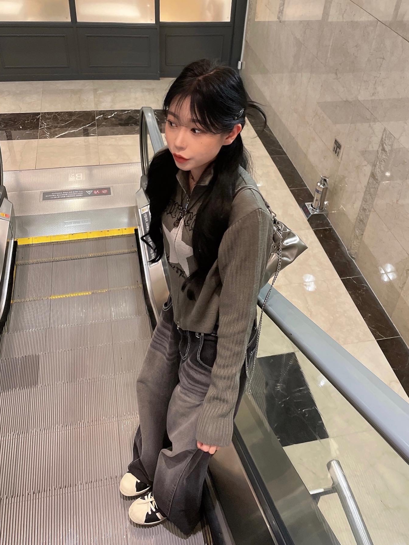 혜닝 (@h._.vely) 님의 게시물 | KREAM