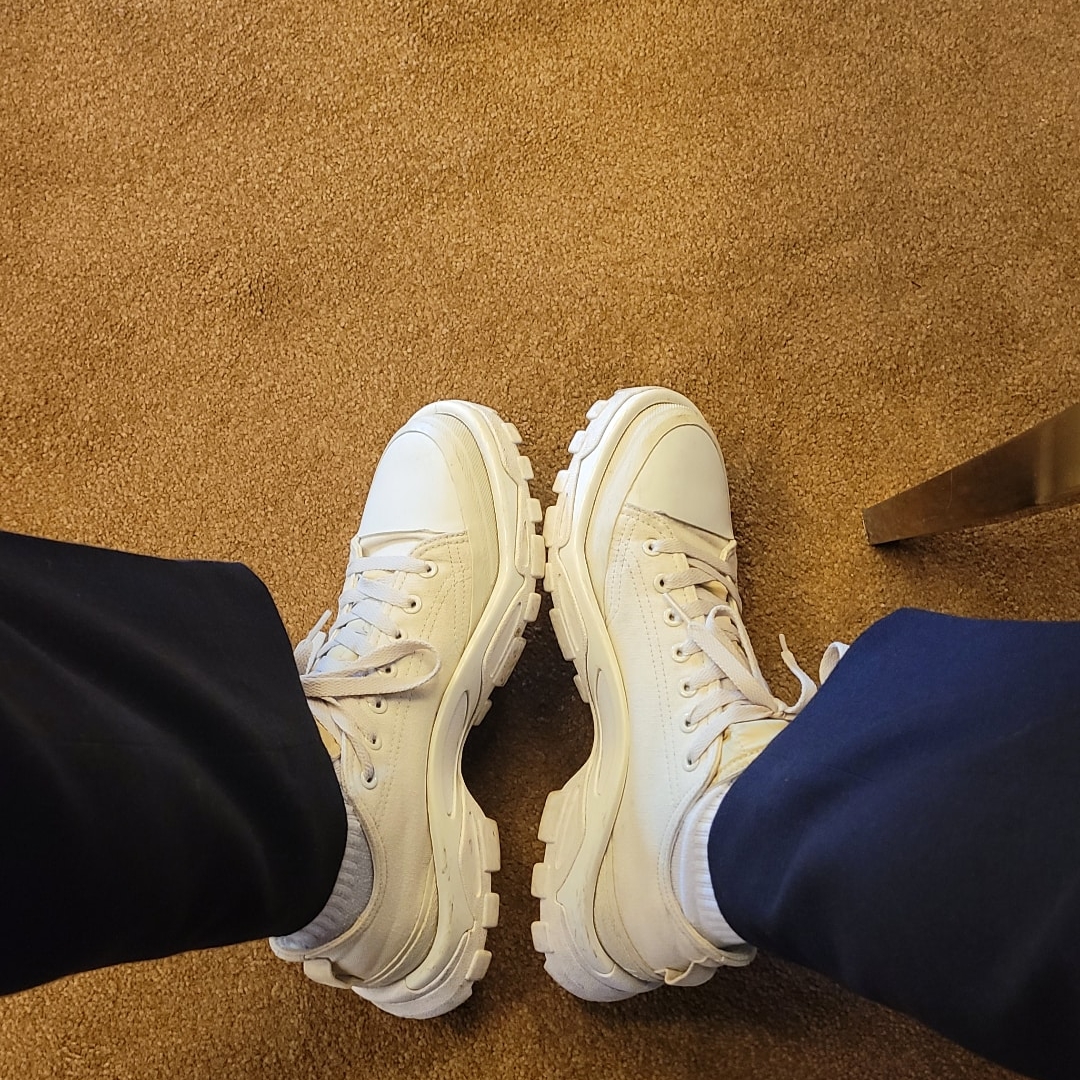 캣덩 (@hagen.poise...) 님의 게시물 | KREAM