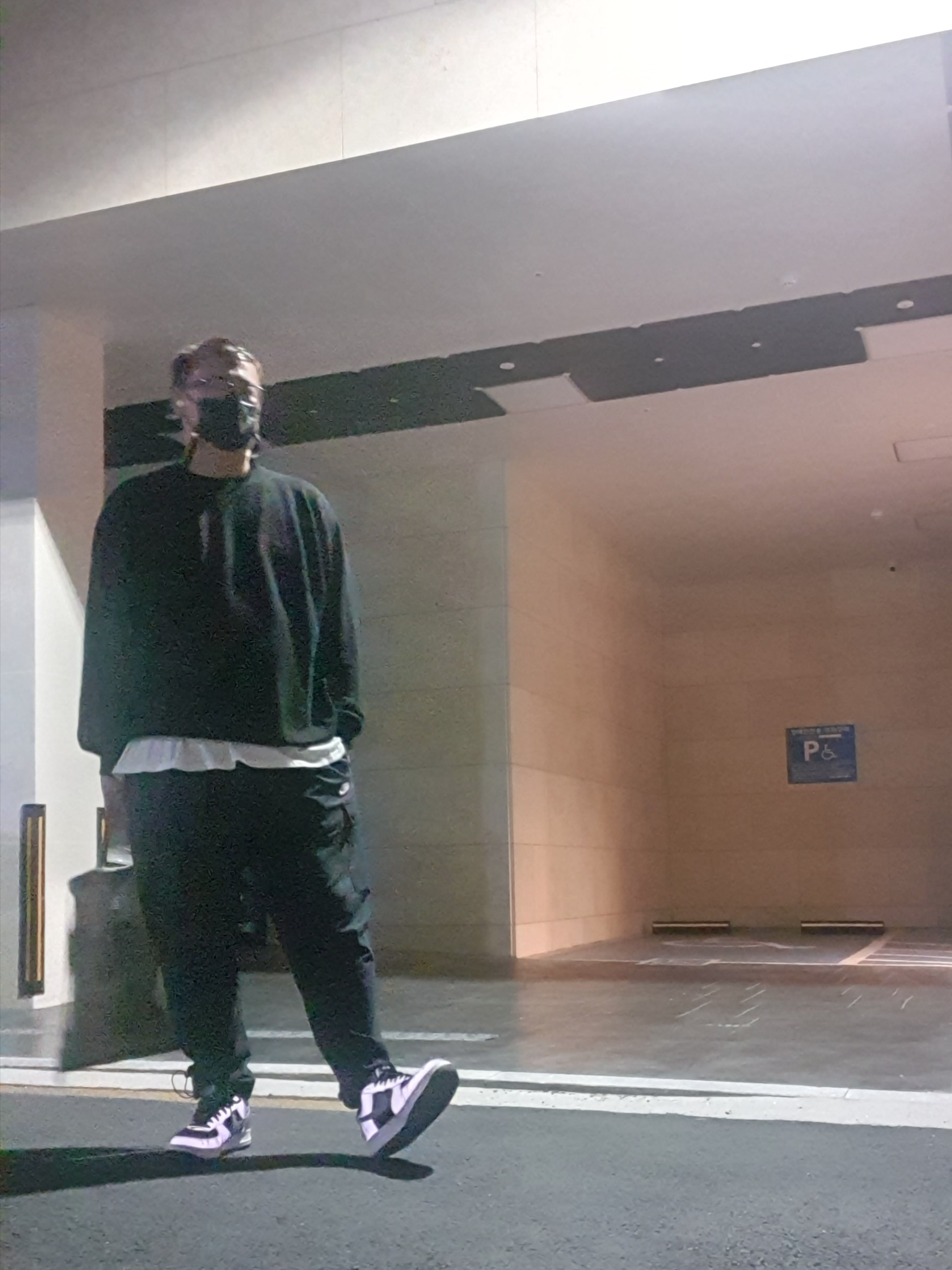 럽디베베 (@dooho14) 님의 게시물 | KREAM