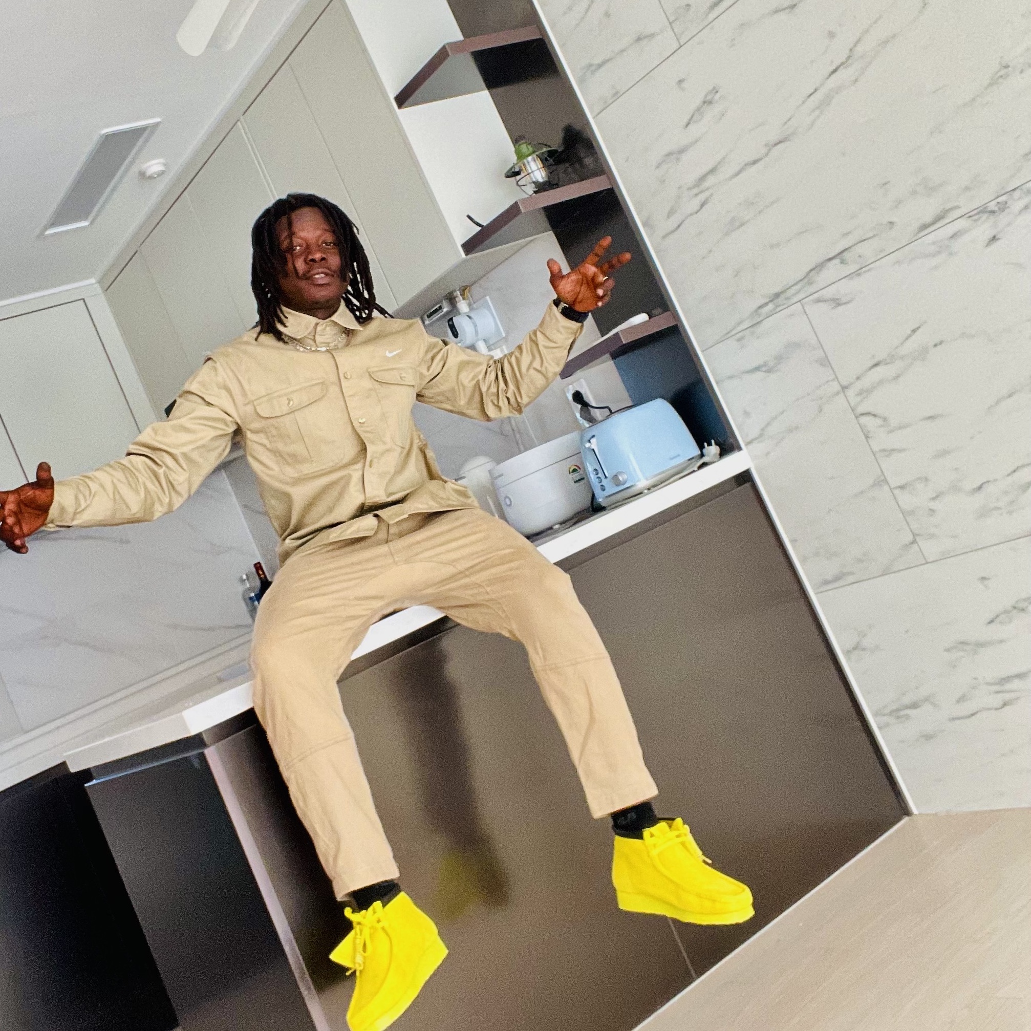 Blak_levi (@blaknature) 님의 게시물 | KREAM