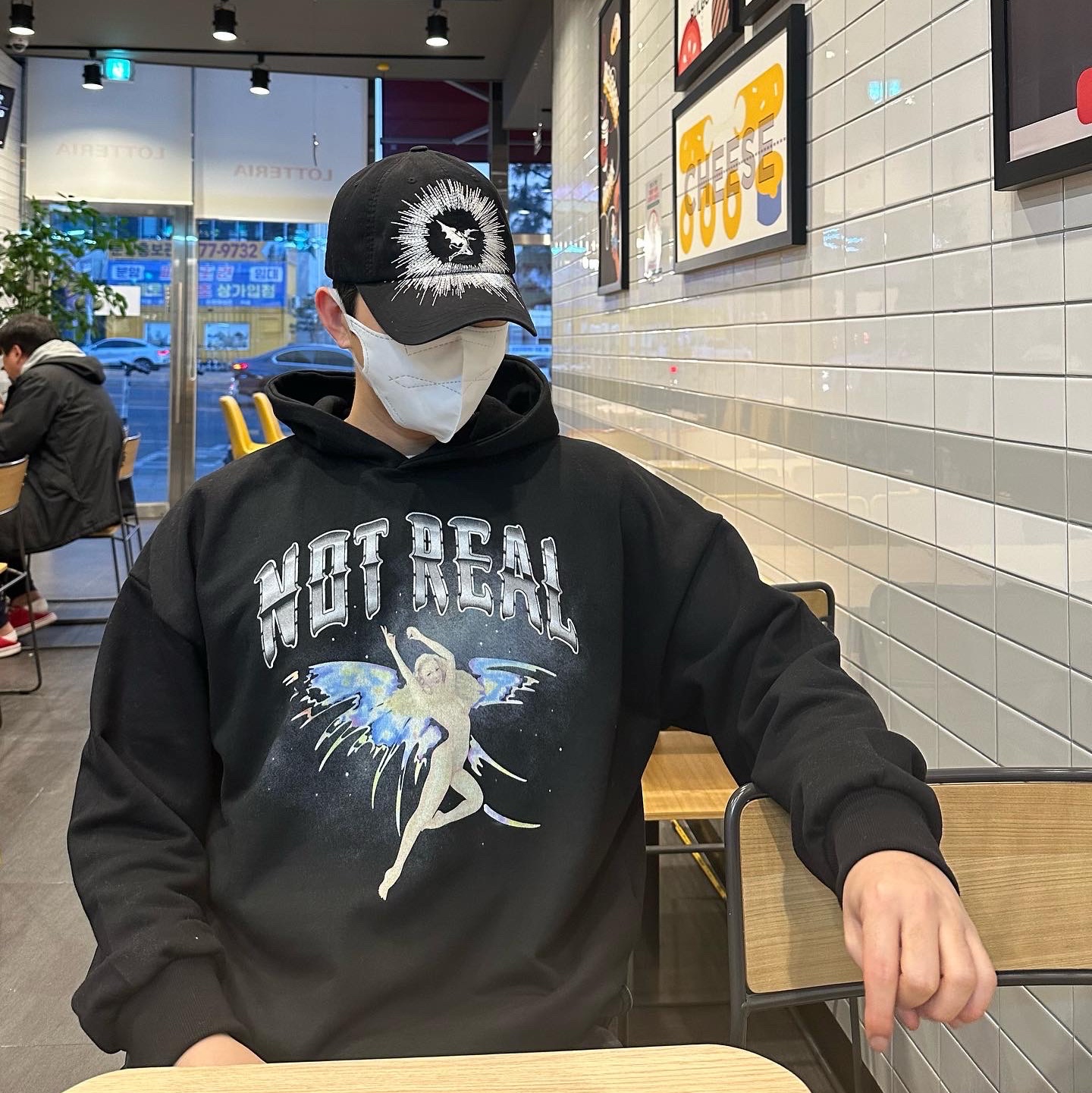 🚶🏻 (@phw55) 님의 게시물 | KREAM