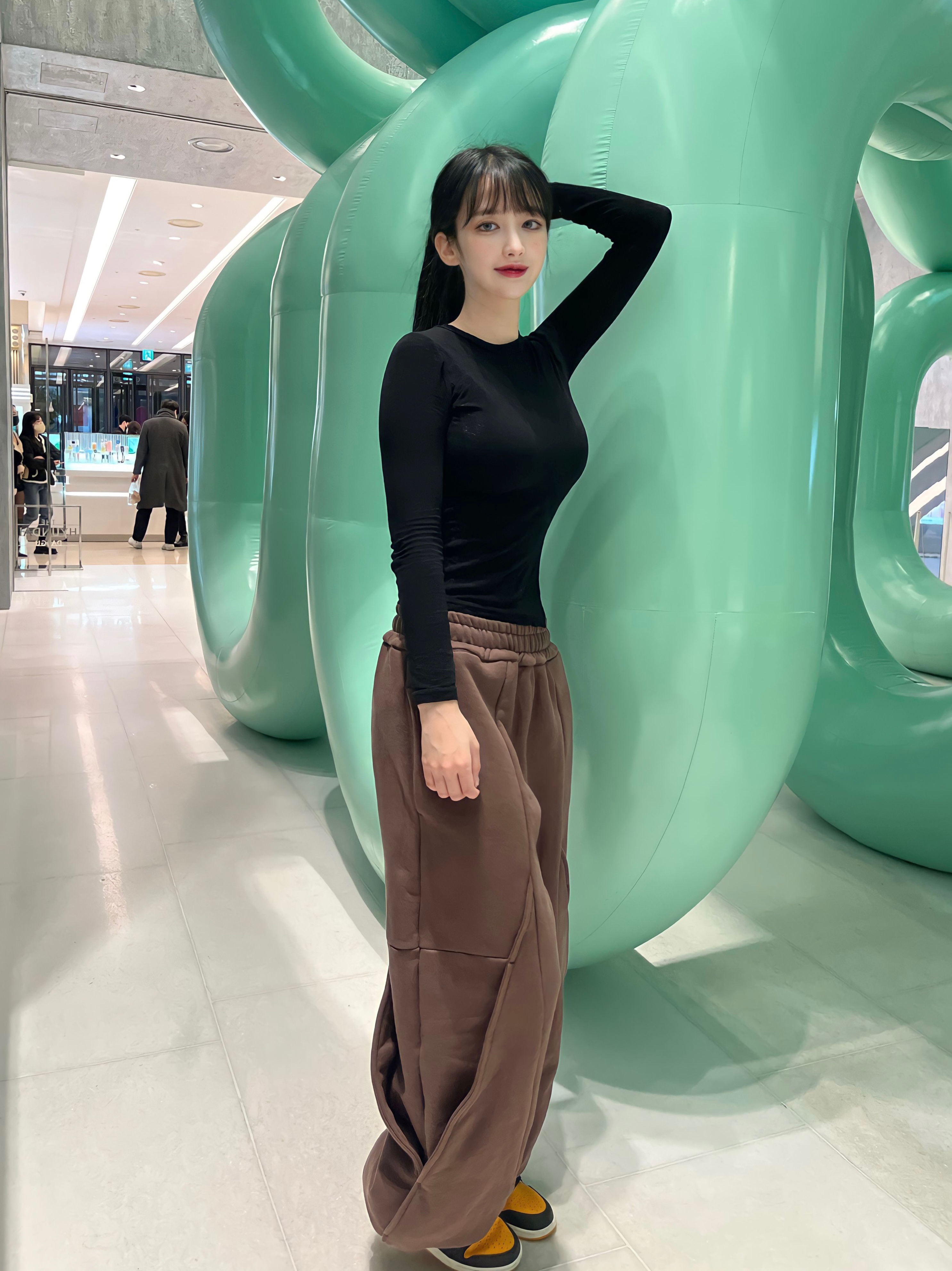 율희 (@niuuyh) 님의 게시물 | KREAM