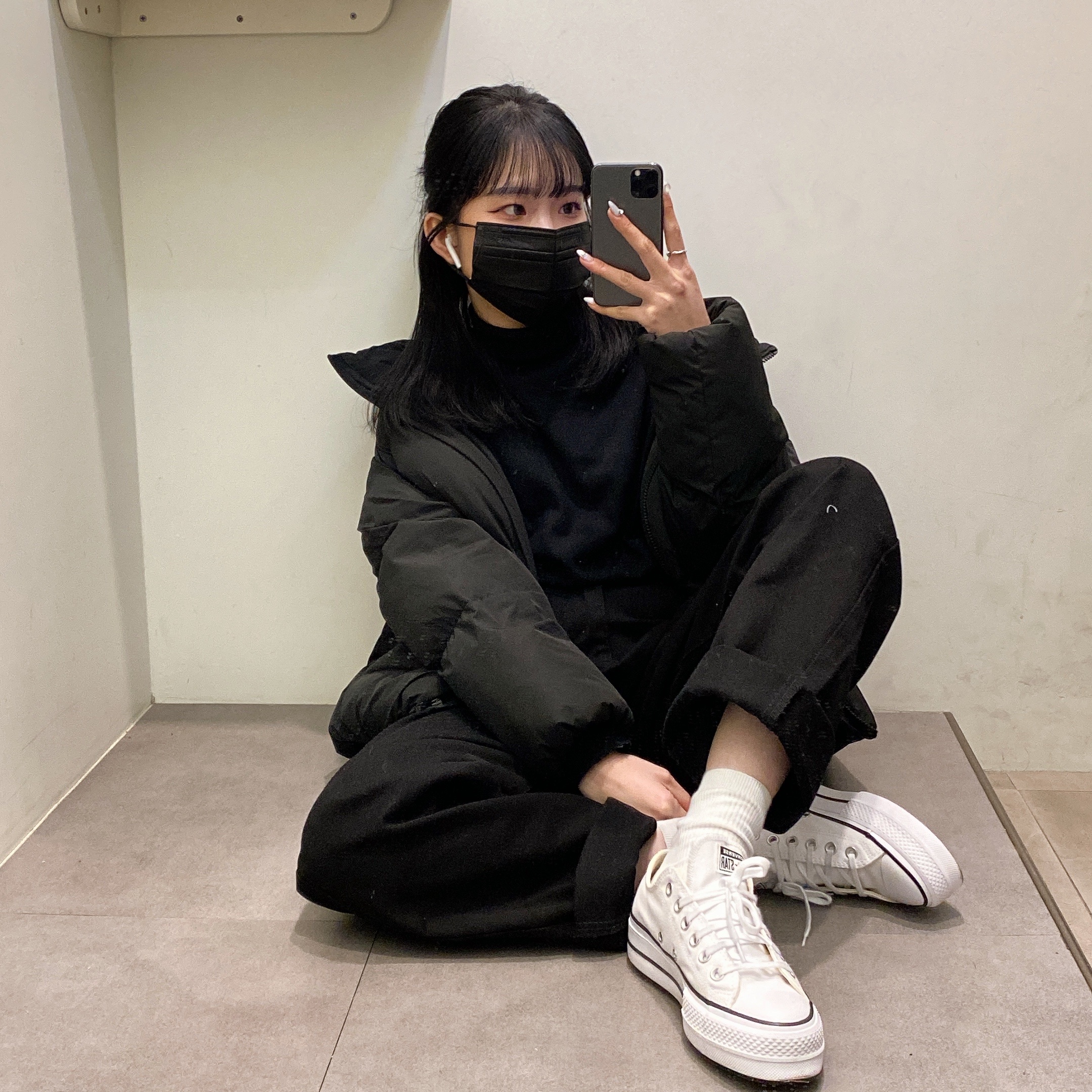 먕 (@__dw__0) 님의 게시물 | KREAM