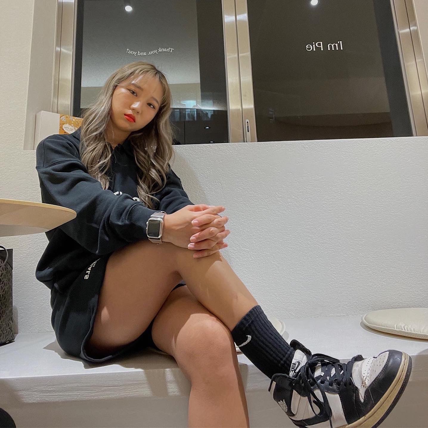 두나 (@_d2_n4) 님의 게시물 | KREAM