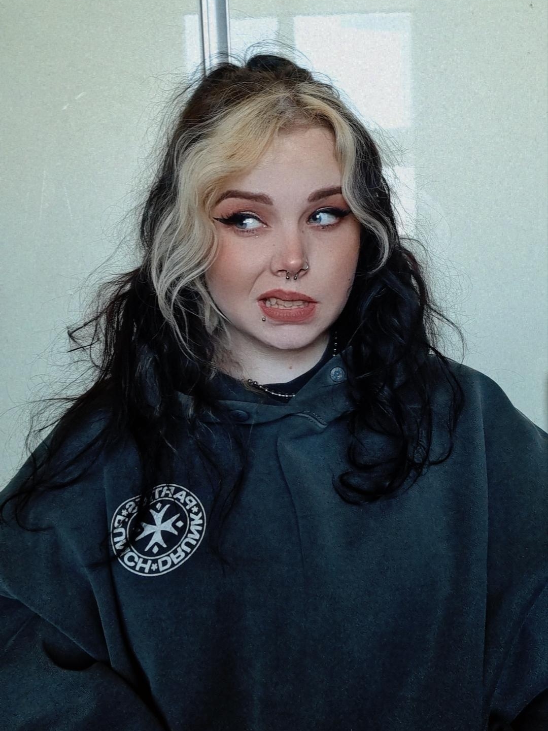 lx (@lxxoo) 님의 게시물 | KREAM