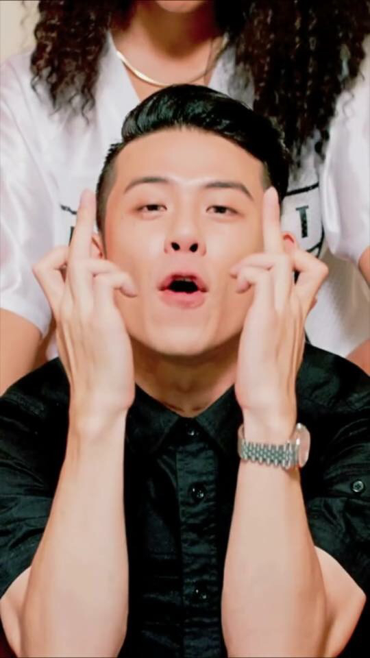 (@get_that_money) 님의 게시물 | KREAM