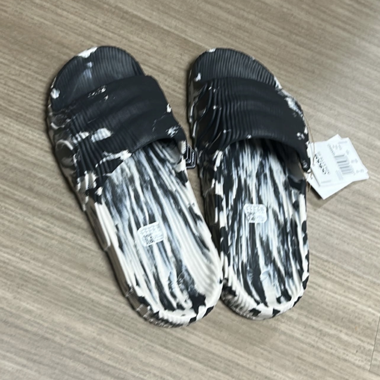 hjhjg (@w1g0i0) 님의 게시물 | KREAM