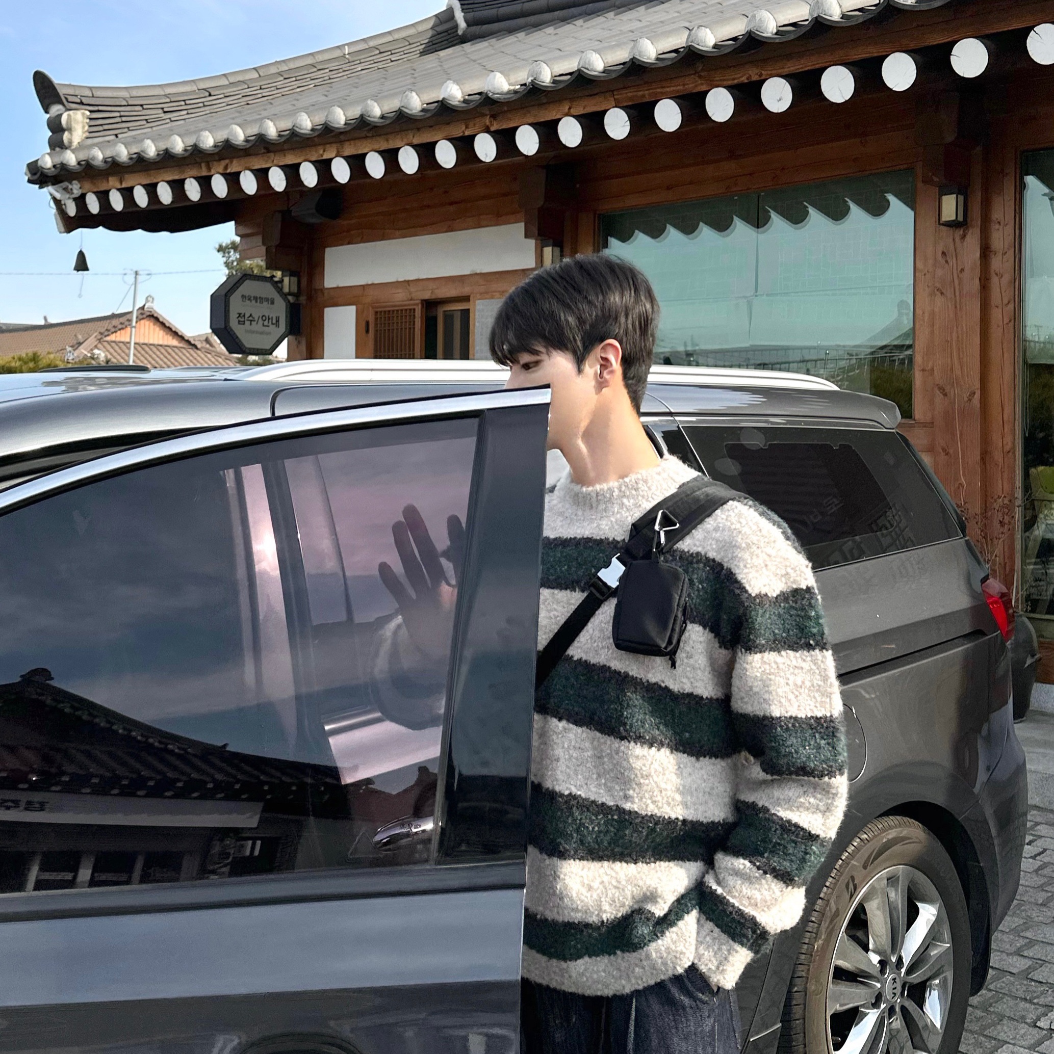 프롬투미 (@fromtome_jun) 님의 게시물 | KREAM