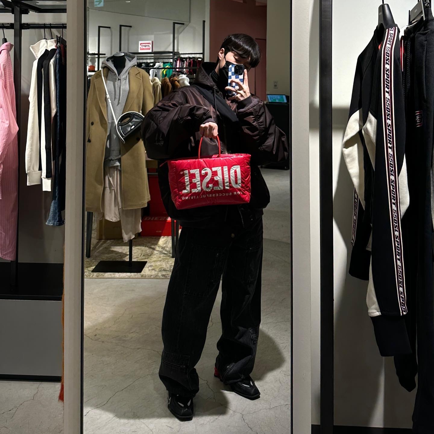 데일리 착샷 뉴스 (@u_daily_u) 님의 게시물 | KREAM