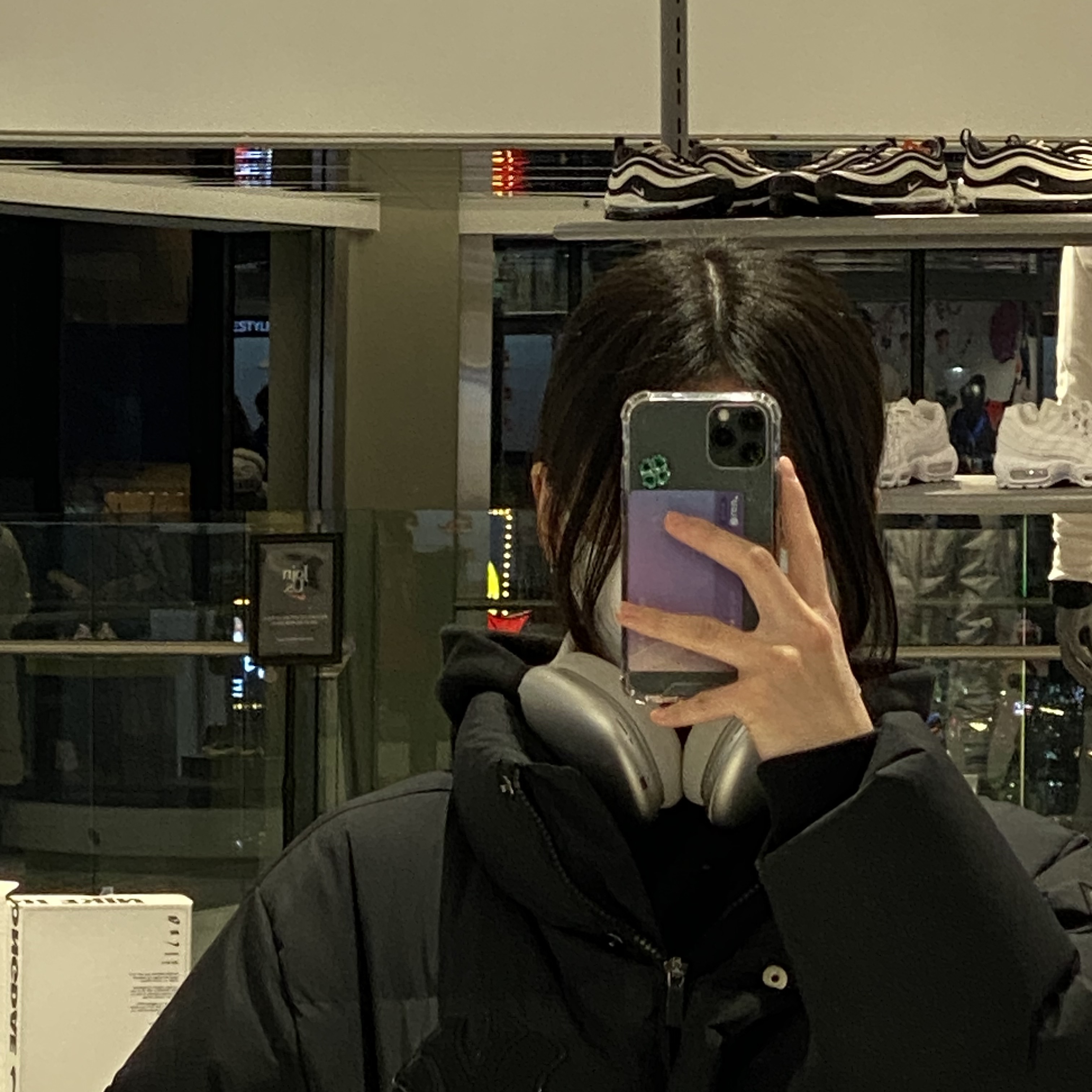 soohaa365 (@soo._.hahah...) 님의 게시물 | KREAM