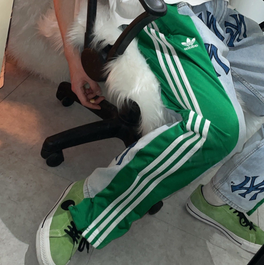 휴일 (@hyuilcigarette) 님의 게시물 | KREAM