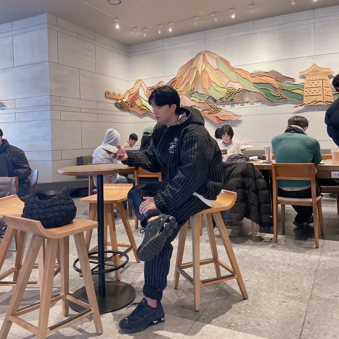 (@_jnkkk) 님의 게시물 | KREAM