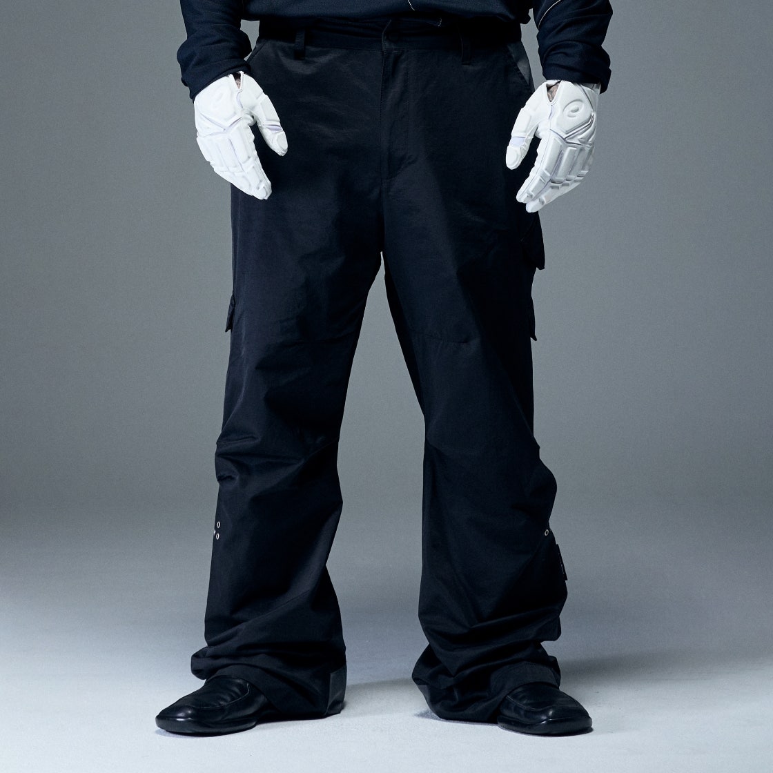 오프닝프로젝트 블랙 에디션 사이드포켓 카고팬츠 블랙 | Opening Project | KREAM