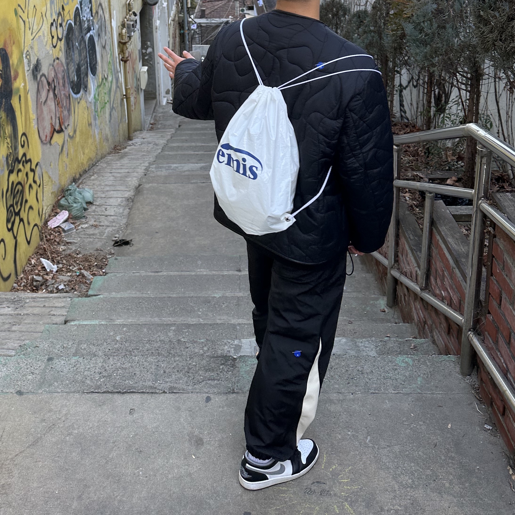 버미 (@_beomy) 님의 게시물 | KREAM