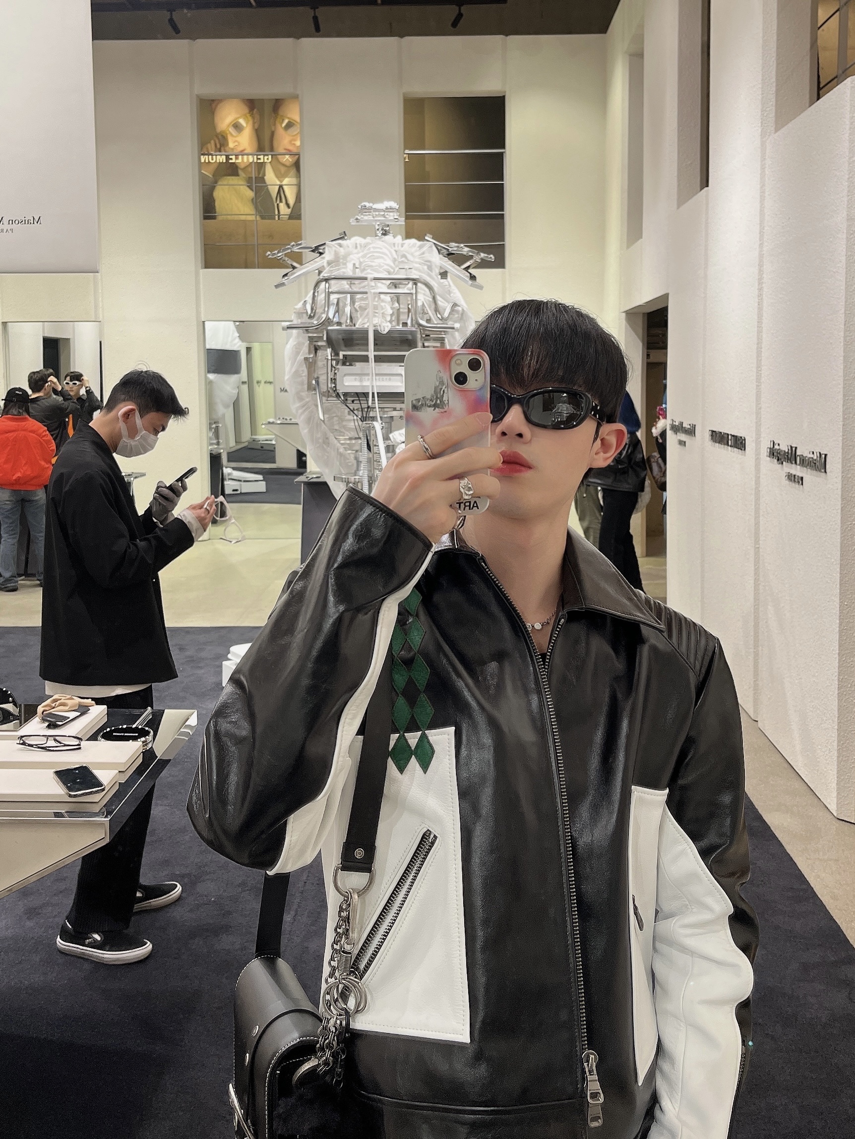 . (@eqhu3n) 님의 게시물 | KREAM