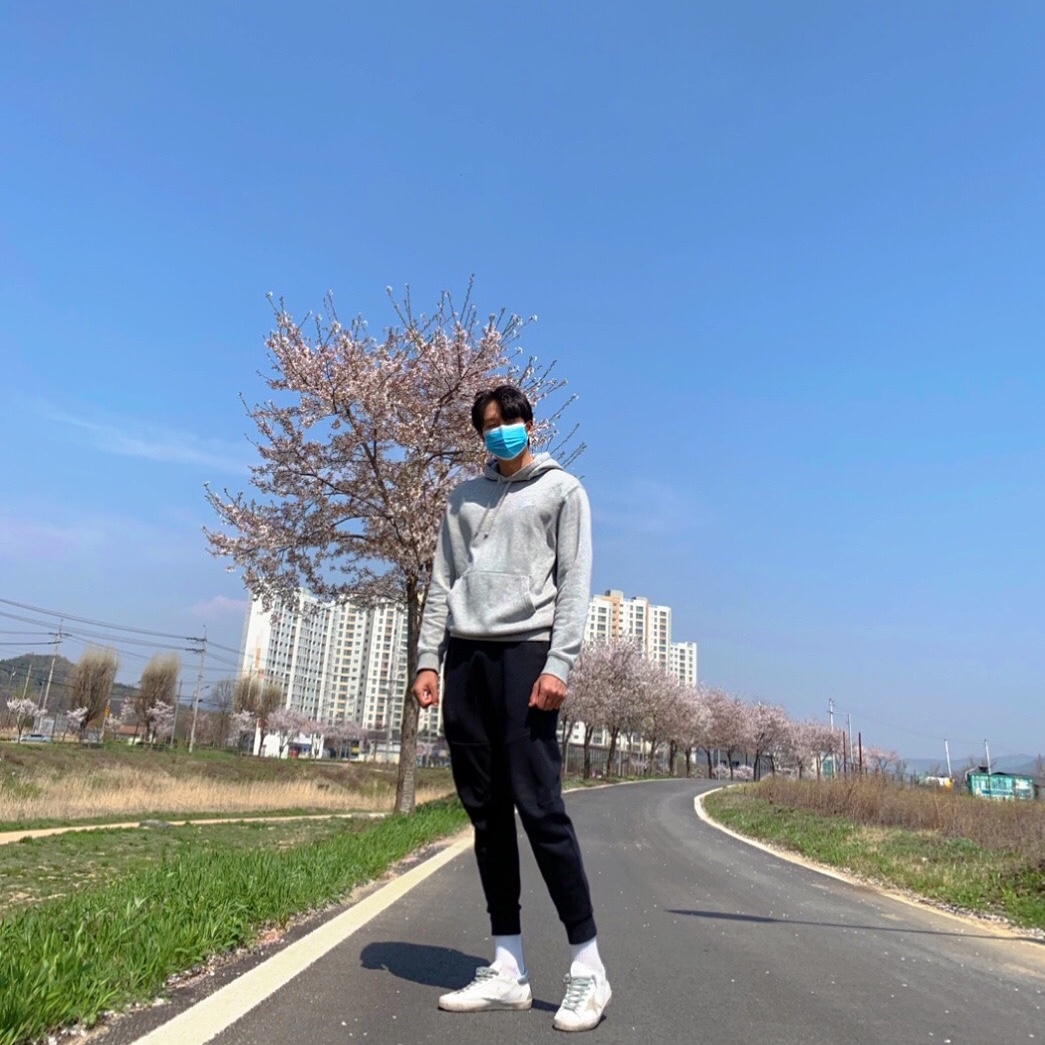 guswls183939 (@_jin_xcc) 님의 게시물 | KREAM