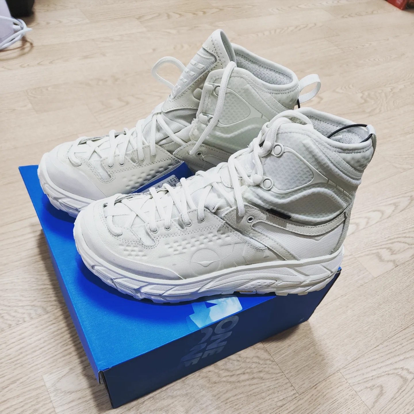 김홍이 (@kim_hong_e) 님의 게시물 | KREAM