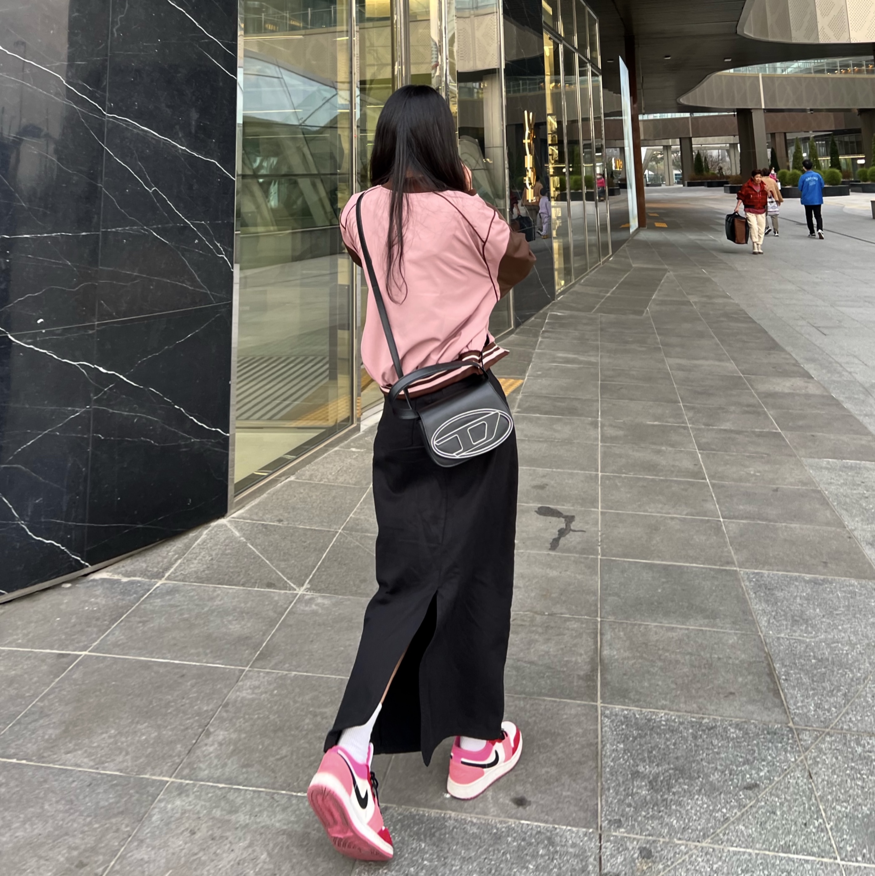 징힝 (@j.hingg) 님의 게시물 | KREAM