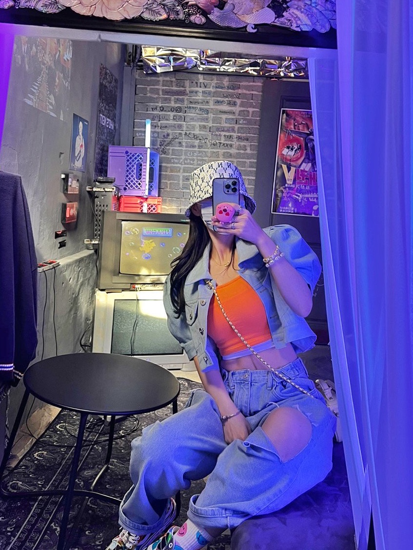 꿀벌이🐝 이지유 (@amelia_v) 님의 게시물 | KREAM