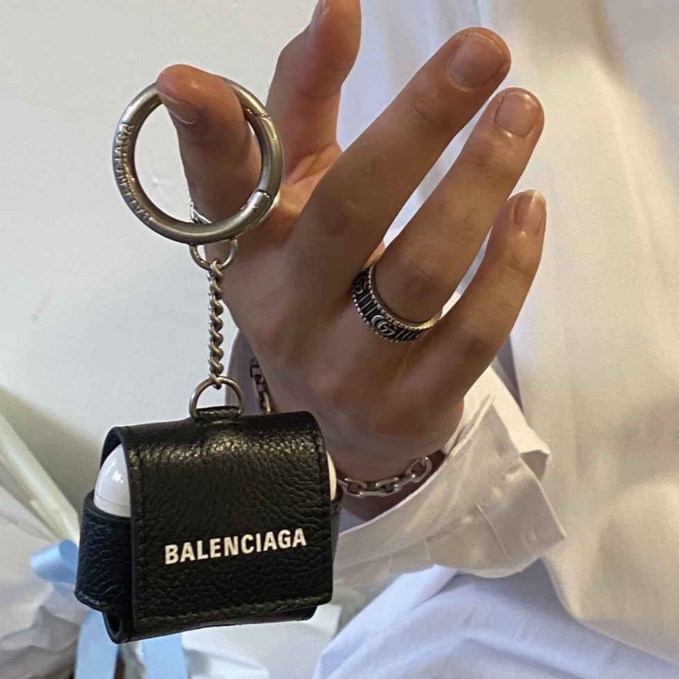 디온 (@dixn_pyn) 님의 게시물 | KREAM