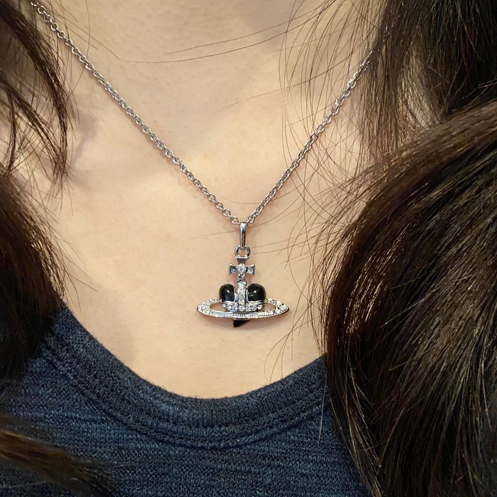 디온 (@dixn_pyn) 님의 게시물 | KREAM