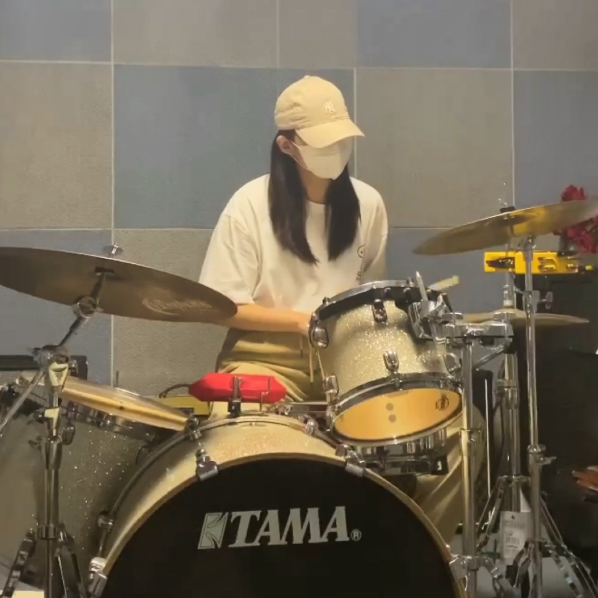 디온 (@dixn_pyn) 님의 게시물 | KREAM