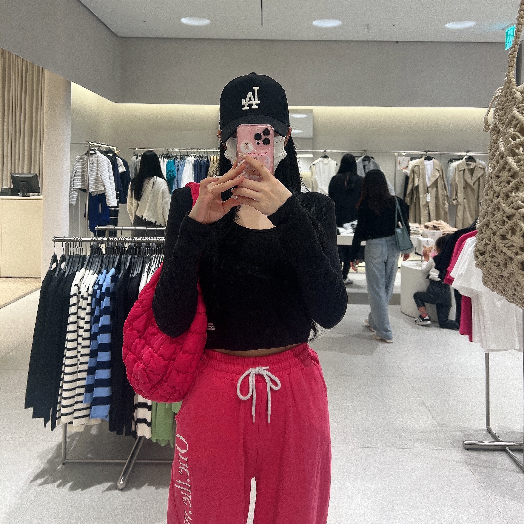 져니 (@hyeon.0.2) 님의 게시물 | KREAM