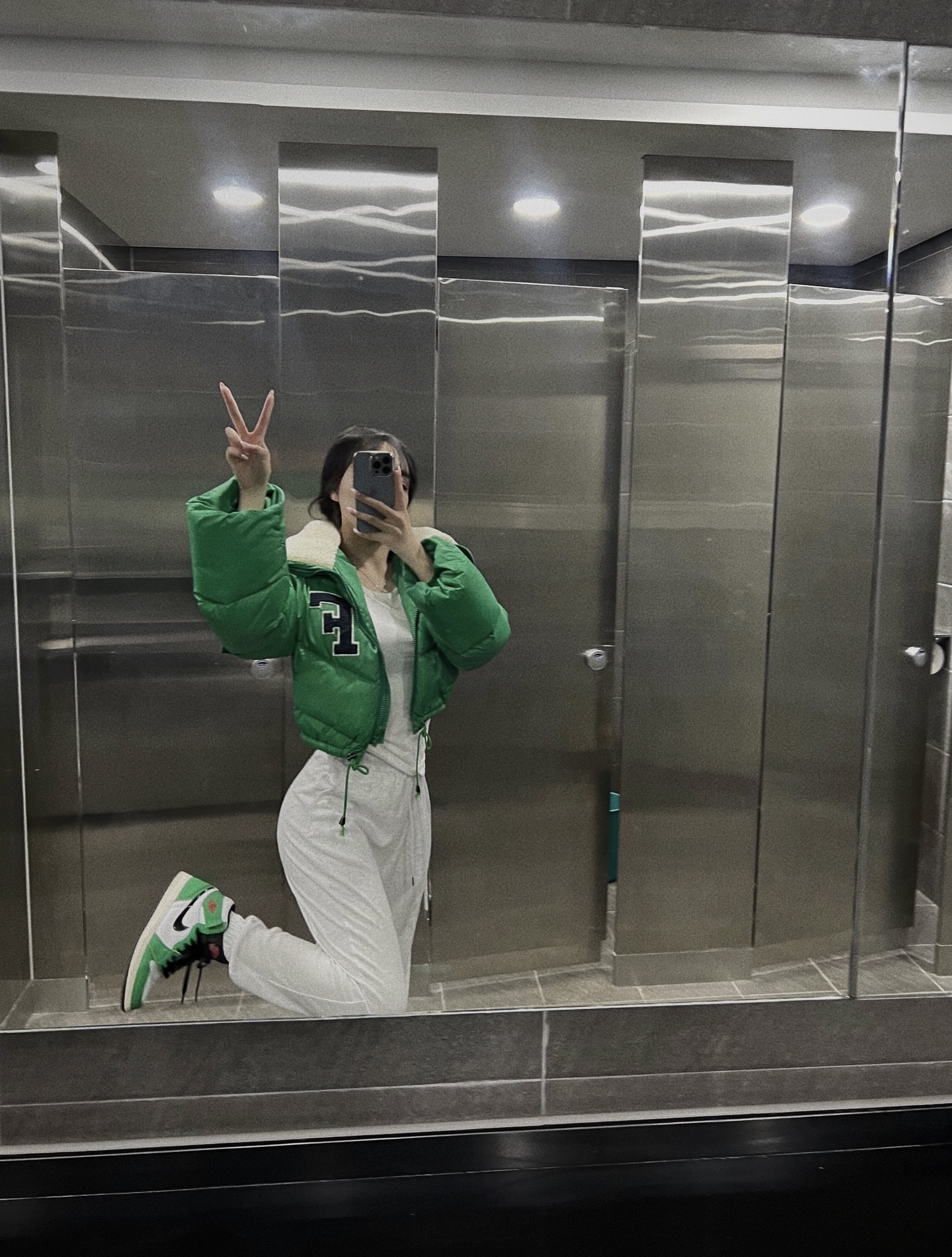 지수 (@ljsww) 님의 게시물 | KREAM