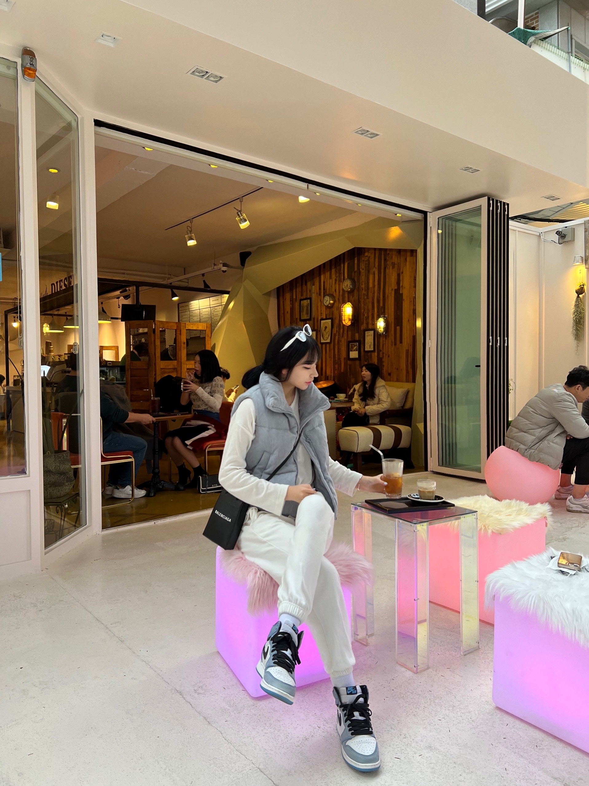 지수 (@ljsww) 님의 게시물 | KREAM