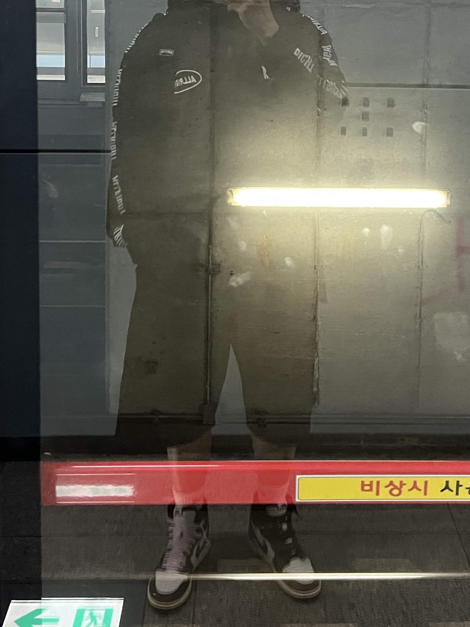 ? (@jhkk__) 님의 게시물 | KREAM