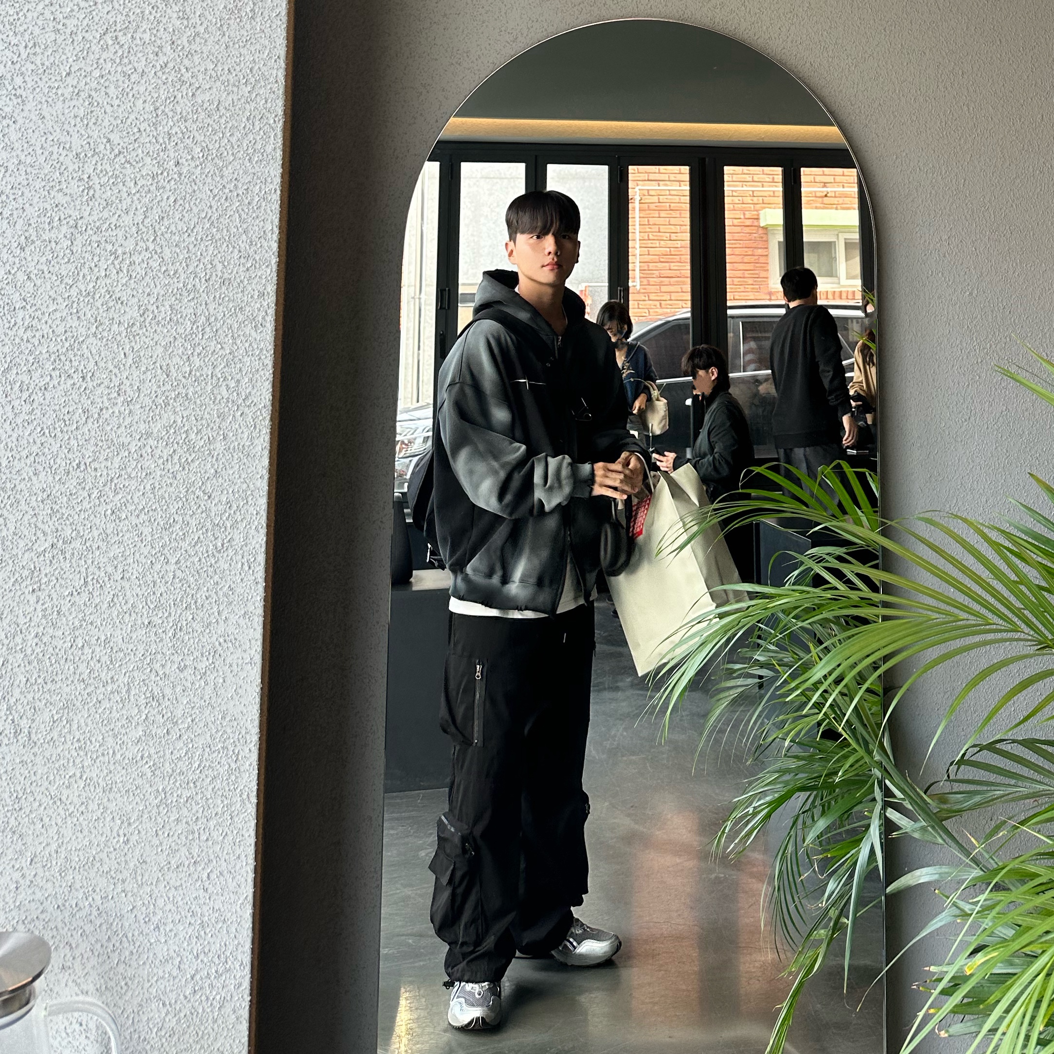 김홍민 (@mong_minn) 님의 게시물 | KREAM